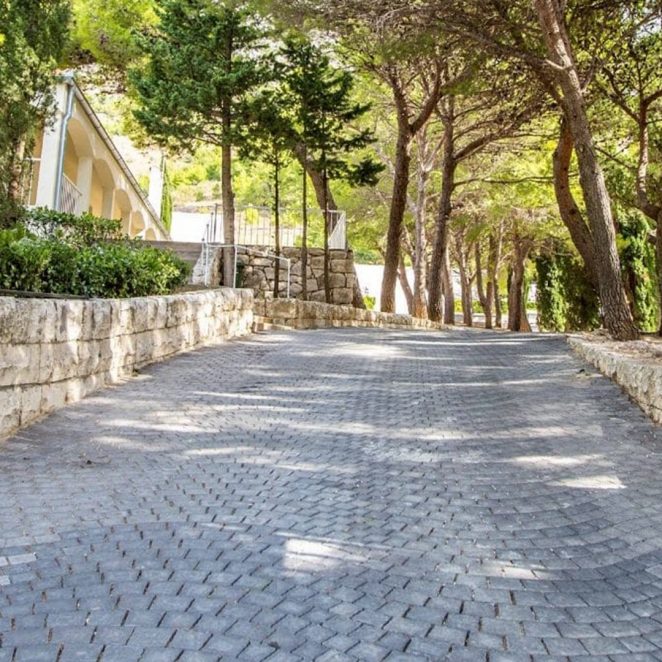 ARTE Rrugë e kalldrëmtë me segmente